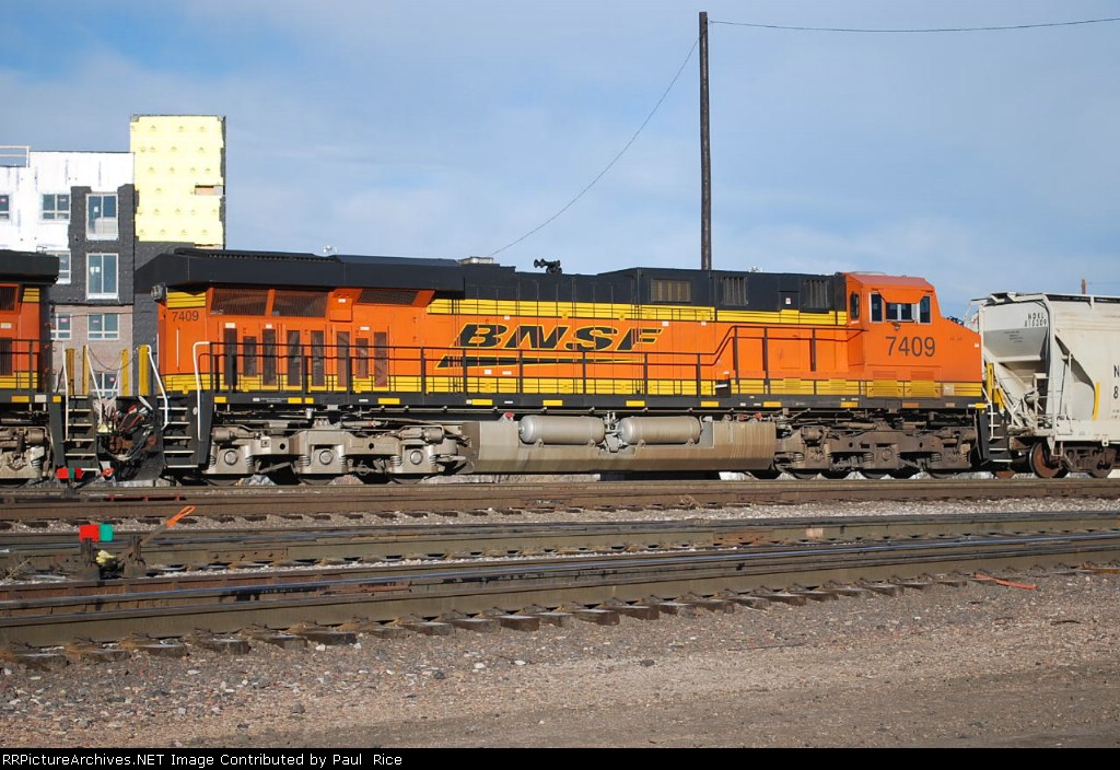 BNSF 7409